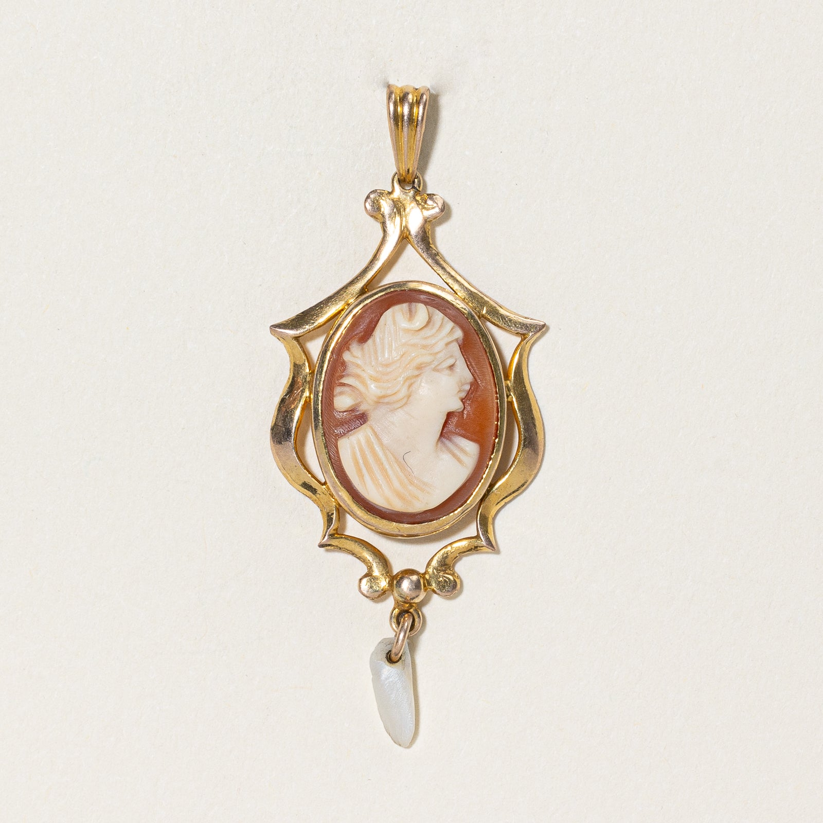 Seashell Cameo & Pearl Pendant | 5.00ct