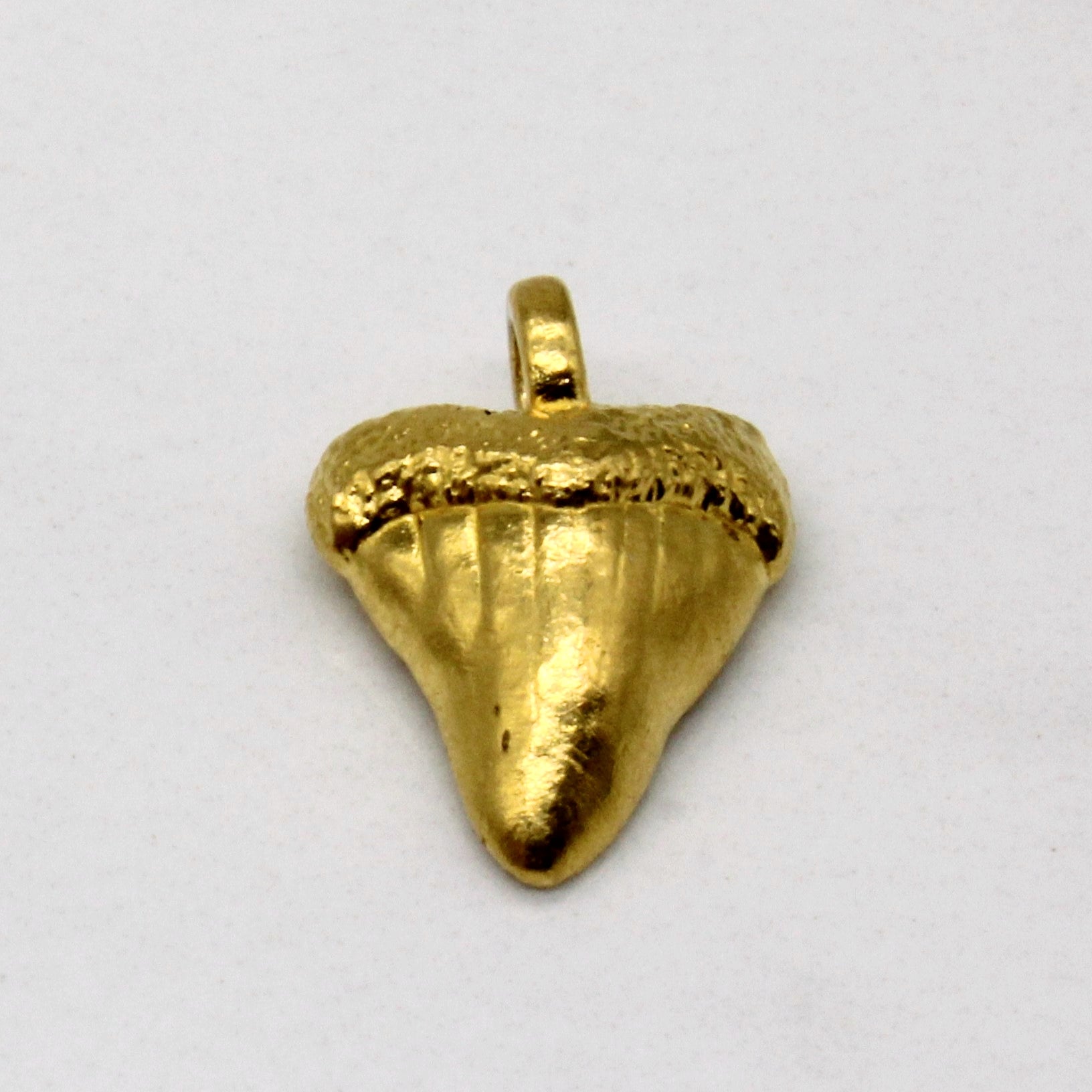 24k Yellow Gold Shark Tooth Pendant – 100 Ways