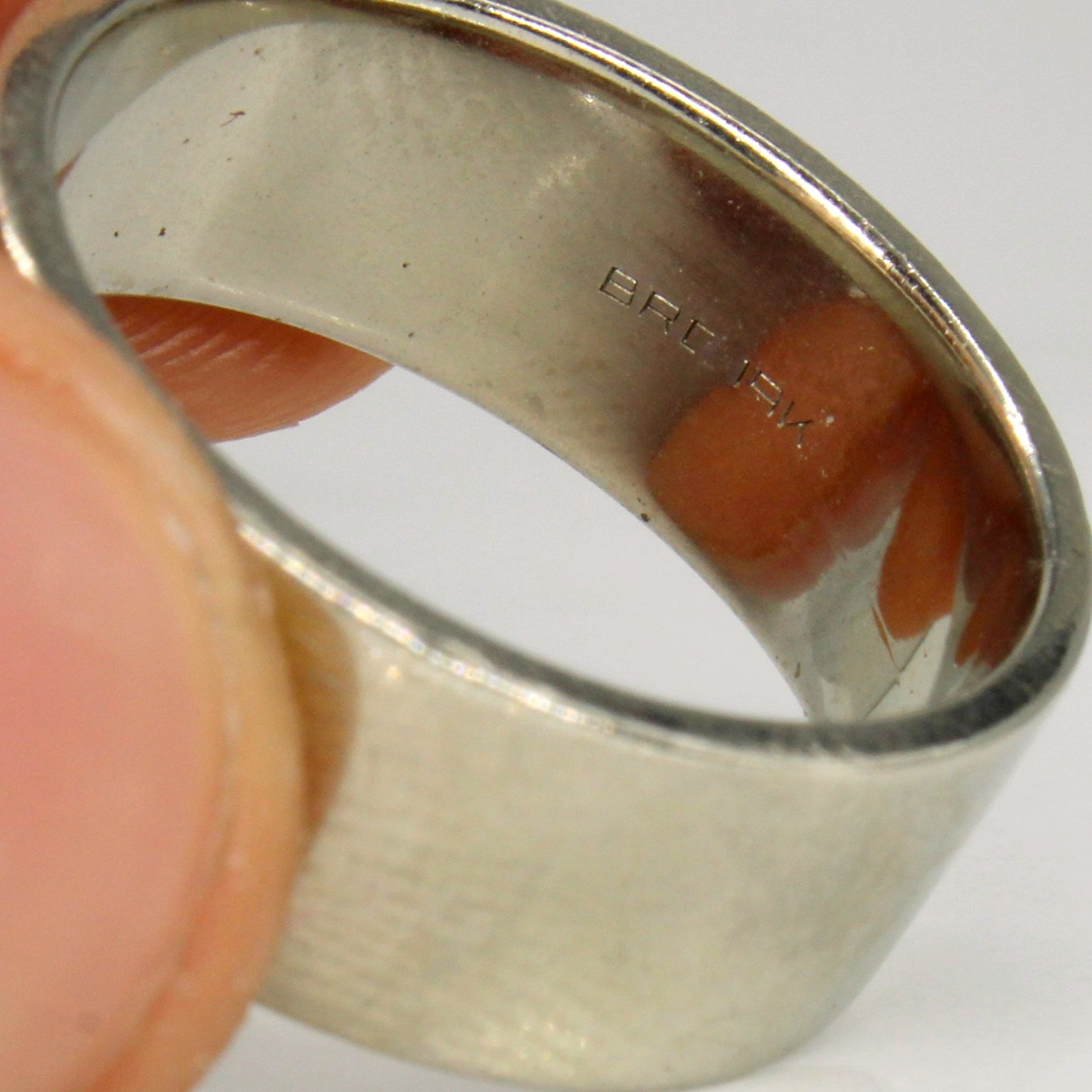 19k White Gold Band | SZ 8.5 | – 100 Ways